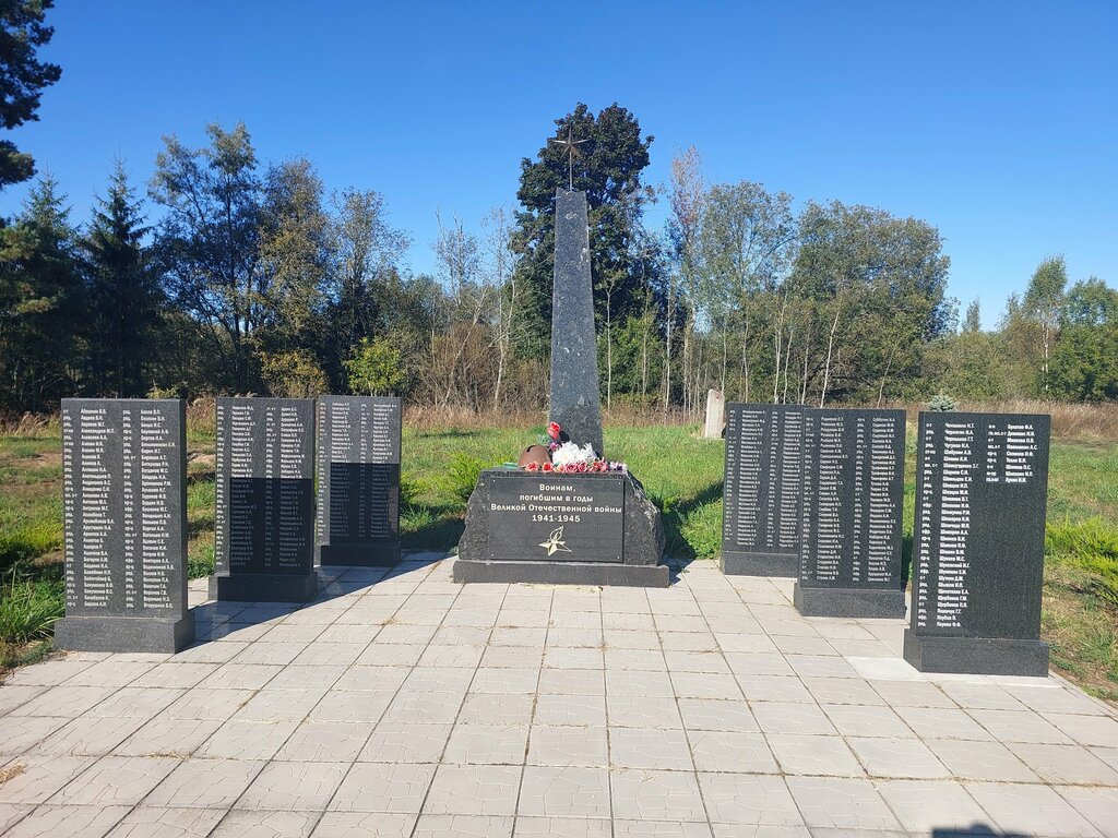 Anıt, heykel Братское захоронение Усадище, Pskovskaya oblastı, foto