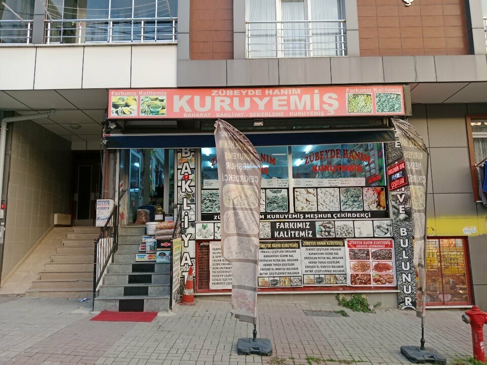 Kuruyemiş, atıştırmalık, kuru meyve Zübeyde Hanım, İstanbul, foto