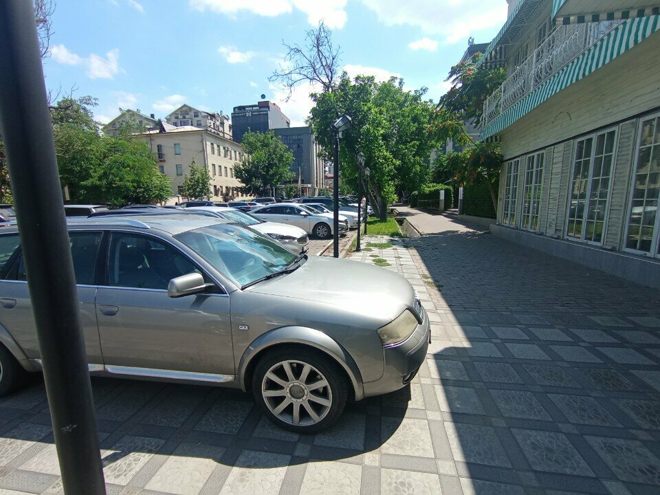 Karaoke kulüpleri Karaoke Nebo Na Ladoni, Bişkek, foto