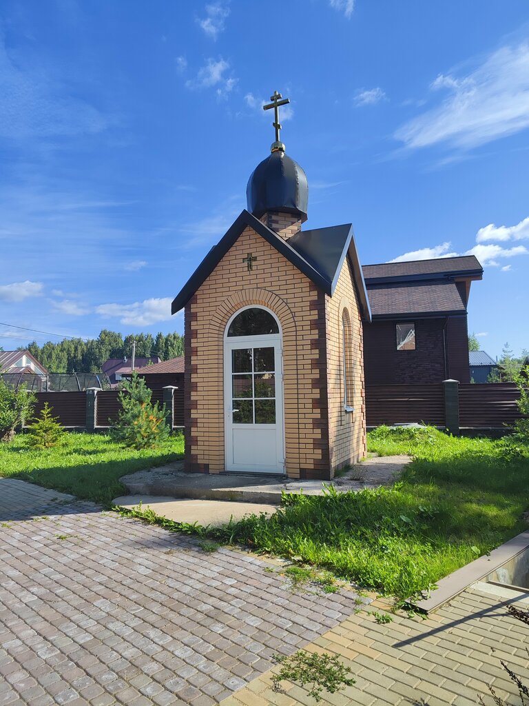 Şapel, haç anıtı Часовня Спаса Нерукотворного Образа, Saint‑Petersburg ve Leningradskaya oblastı, foto