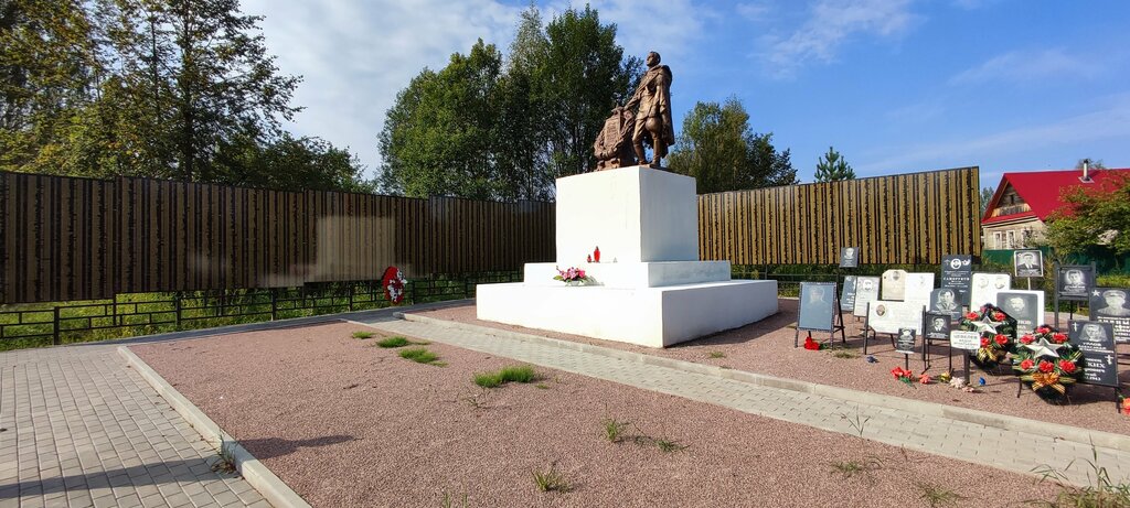 Anıt, heykel Воинское захоронение, Novgorodskaya oblastı, foto