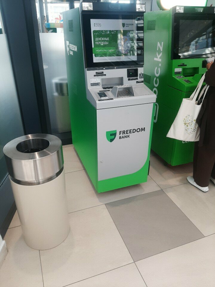 ATM'ler Freedom Bank, Astana, foto