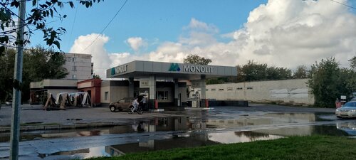 Benzin istasyonu Monolit, Aksu, foto