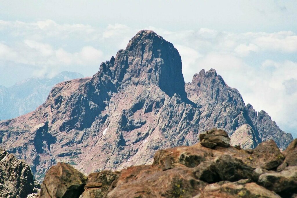 Dağ zirvesi Monte Cinto 2706 meters, , foto