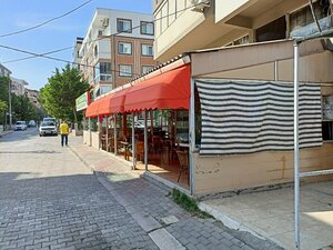Canısı Unlu Mamüller (İzmir, Karşıyaka, Bahçelievler Mah., Şehit Mustafa Tunçbilek Sok., 26C), ekmek fırını  İzmir'den