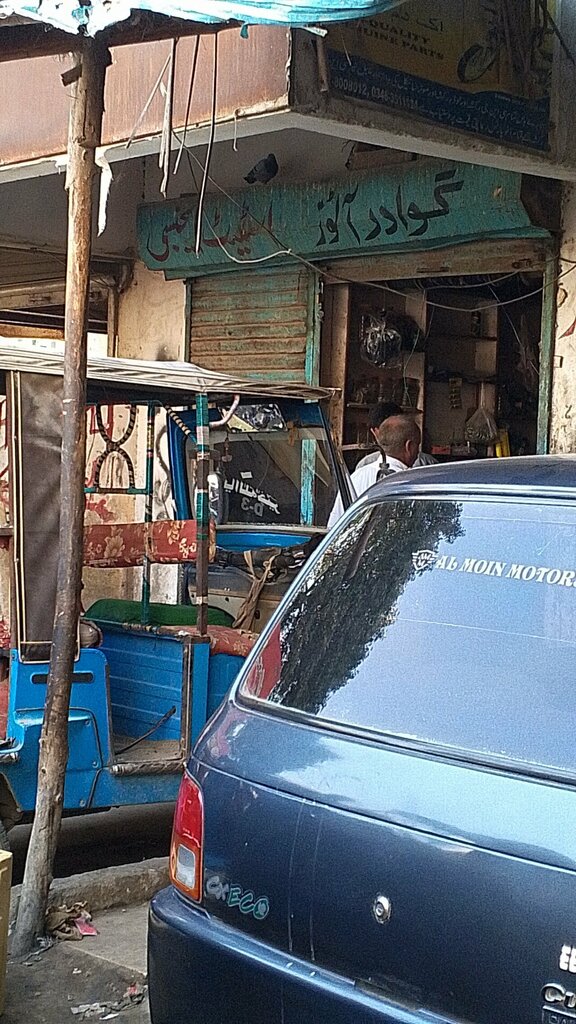 Otomobil servisi Govadar auto, Karaçi, foto