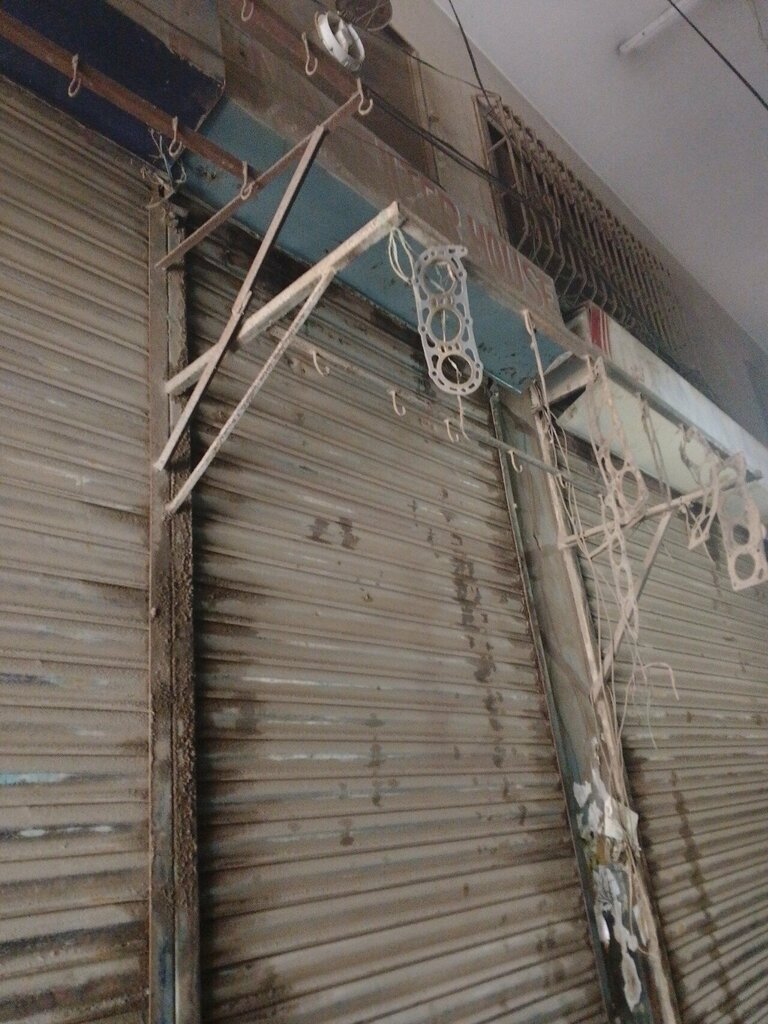 Otomobil satış galerileri Muzaffar Autos, Karaçi, foto