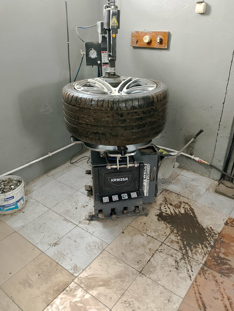 Oto lastik tamiri Шиномонтаж, Saratovskaya oblastı, foto