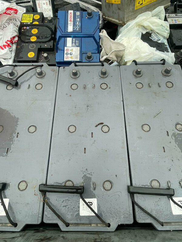 Geri dönüşüm maddeleri Battery Acceptance, Balaşiha, foto