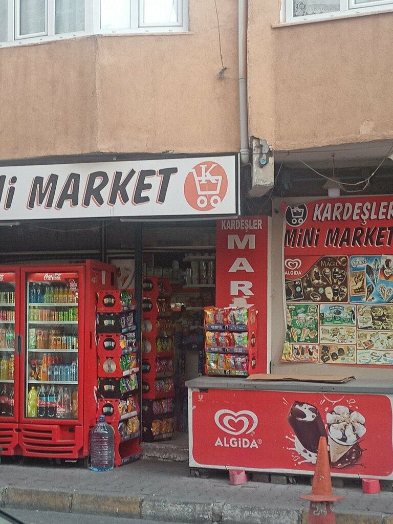 Pazarlar ve çarşılar Kardeşler Mini Market, İstanbul, foto