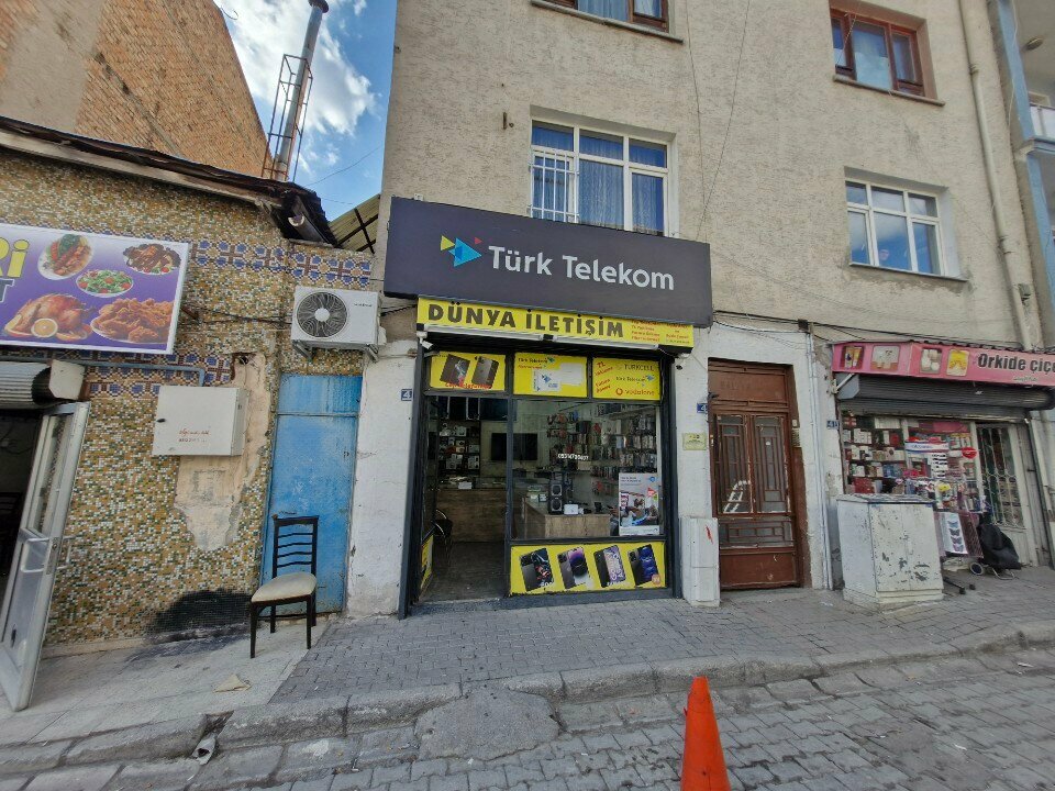 Cep telefonu aksesuarları Dünya İletişim, Konya, foto