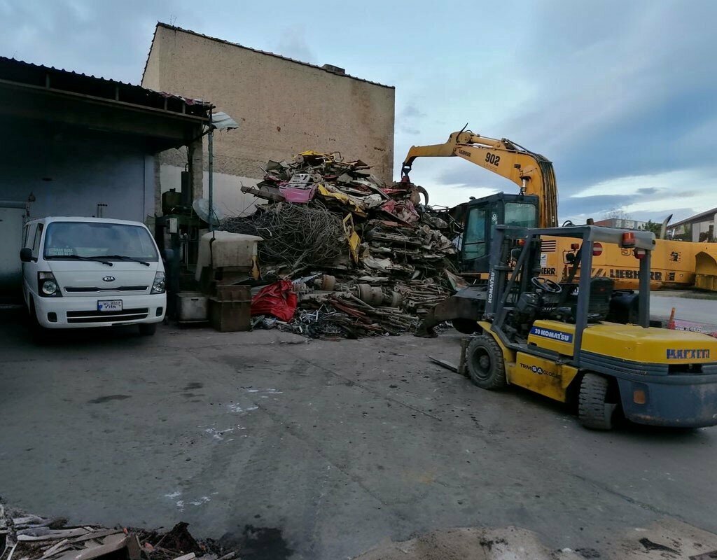 Atık depolama alanı Özkardeşler Hurda Demir Ticareti, Kütahya, foto