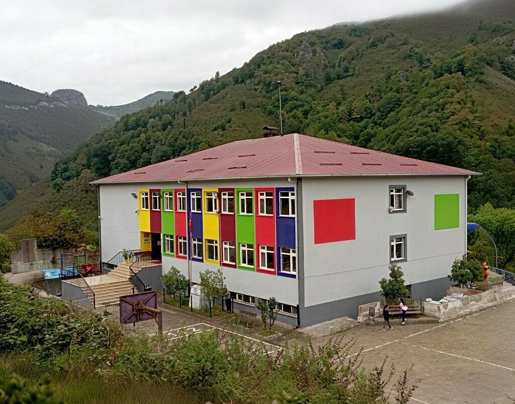 Ortaokul Çiftlik Ortaokulu, Korgan, foto