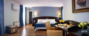 Luzana (Calle de la Fruta No:9, Aviles), otel  Aviles'ten