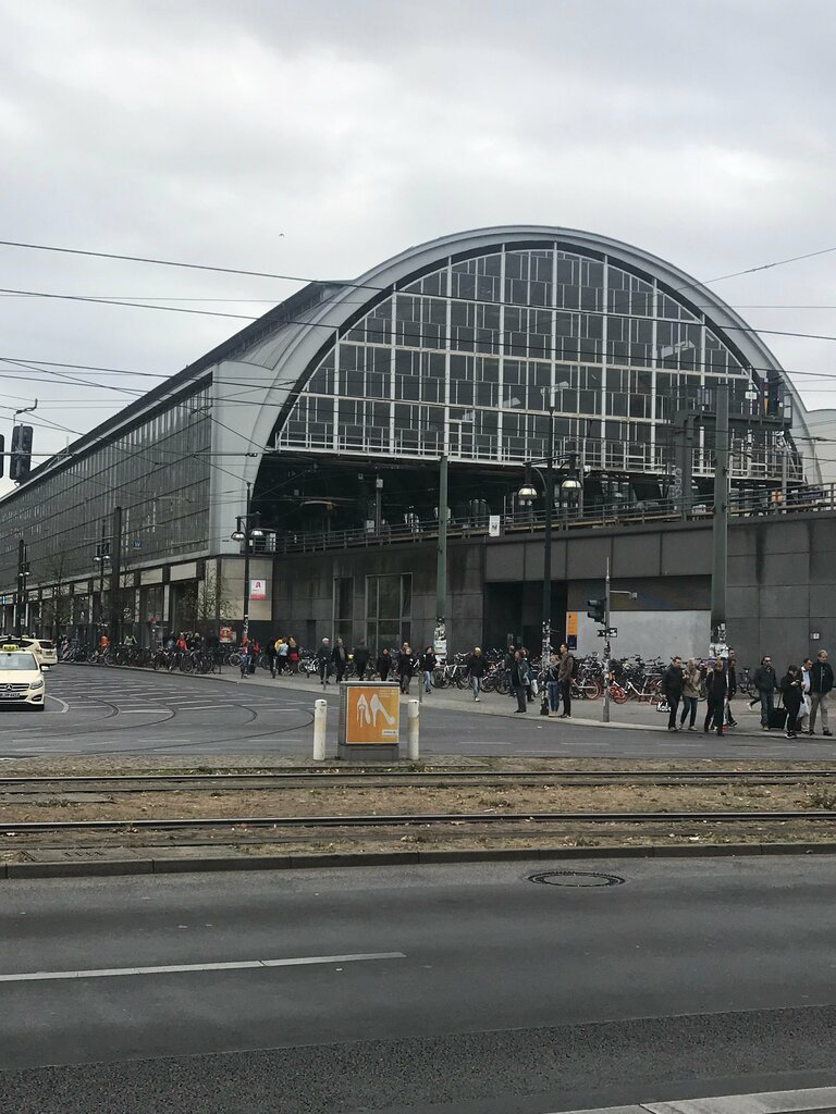 Tren istasyonu Alexanderplatz, Berlin, foto