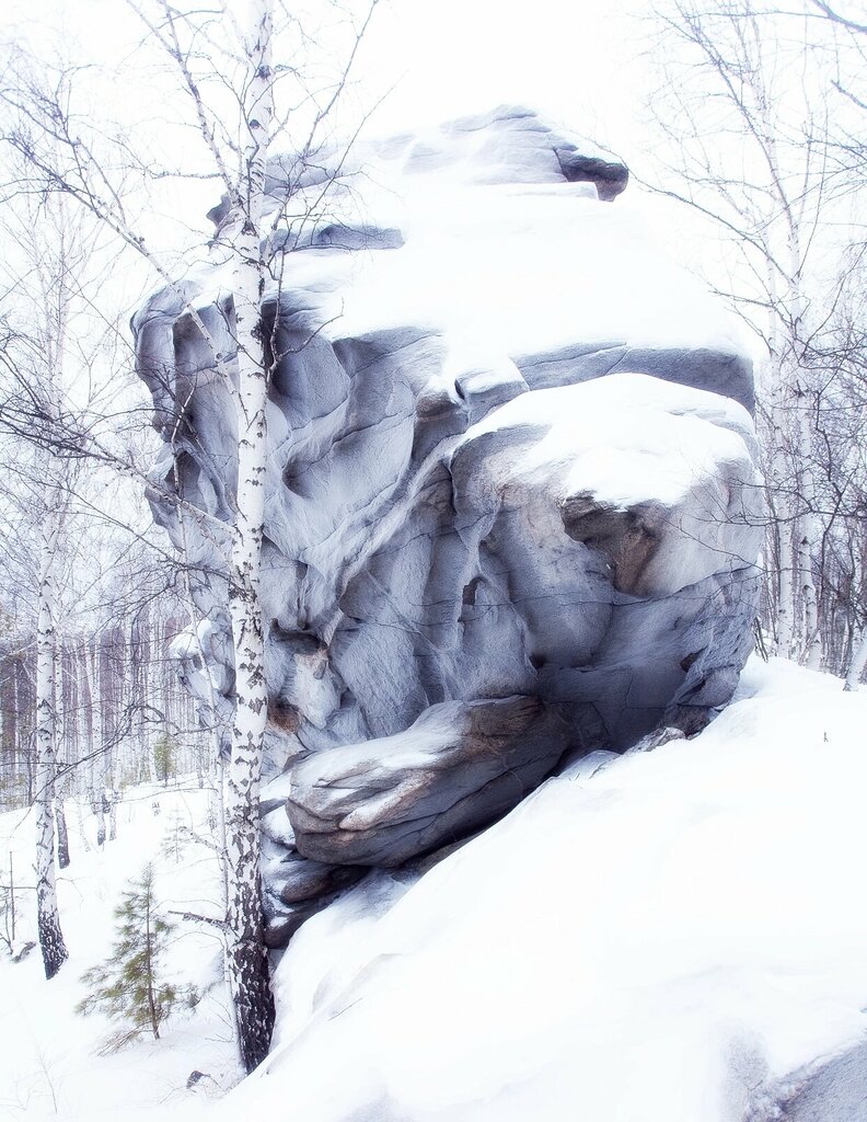 Dağ zirvesi Скалы Егустинские, Çeliabinskaya oblastı, foto