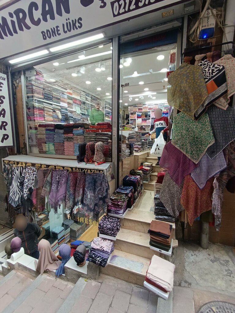 Giyim mağazası Emircan Eşarp, İstanbul, foto