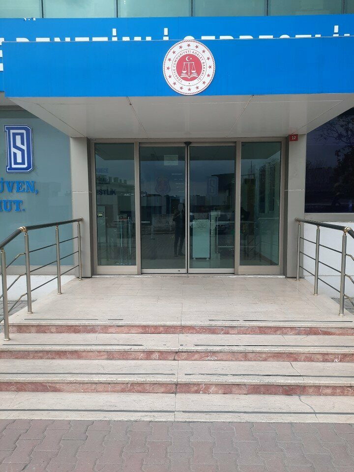 Belediyeler, devlet daireleri Küçükçekmece Adliyesi B Blok, İstanbul, foto