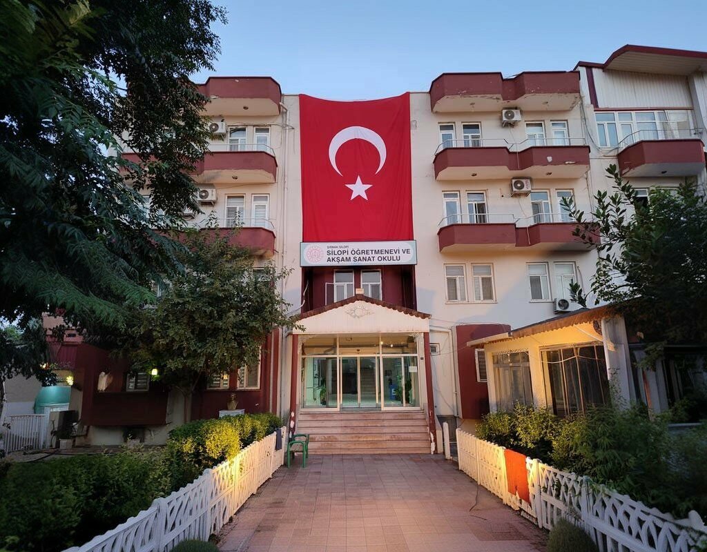 Resort oteller, tesisler Öğretmen Evi ve Akşam Sanat Okulu, Silopi, foto