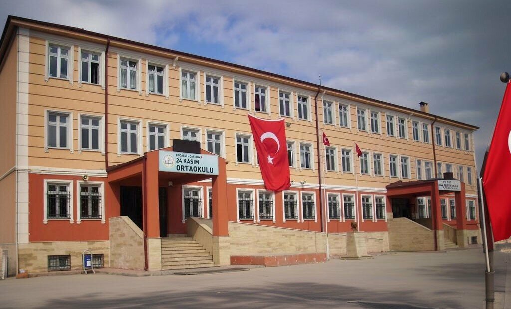 Ortaokul 24 Kasım Ortaokulu, Çayırova, foto