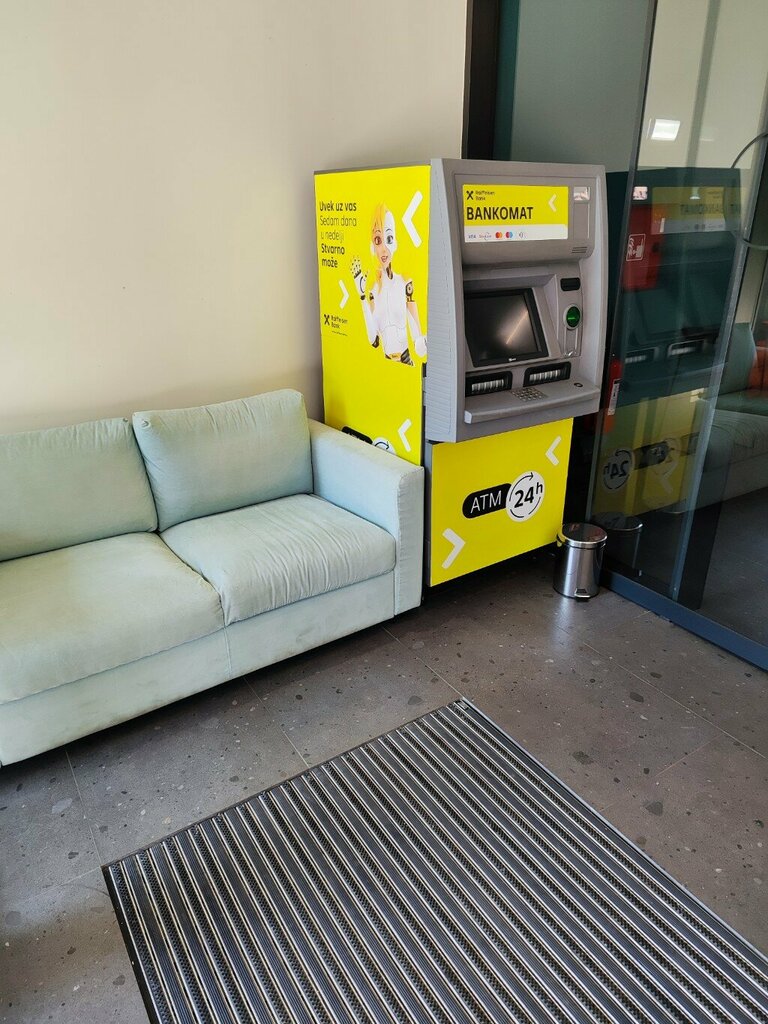 ATM'ler Raiffeisen bank, Belgrad, foto
