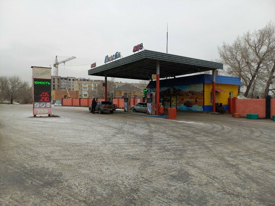 Benzin istasyonu Gas station Yunost, Semey, foto
