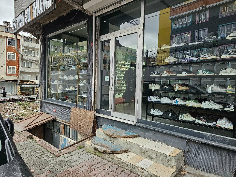 Ayakkabı mağazaları Zoom Sneakers, İstanbul, foto