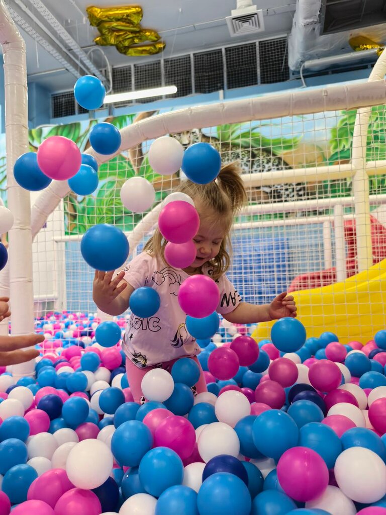Oyun alanı Happy Land, Novosibirsk, foto