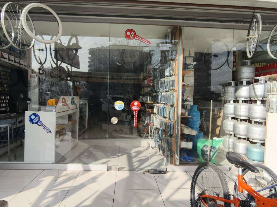 Elektronik eşya mağazaları Bisiklet Hastanesi Uydu Kumanda Elektrik Anahtar, Ankara, foto