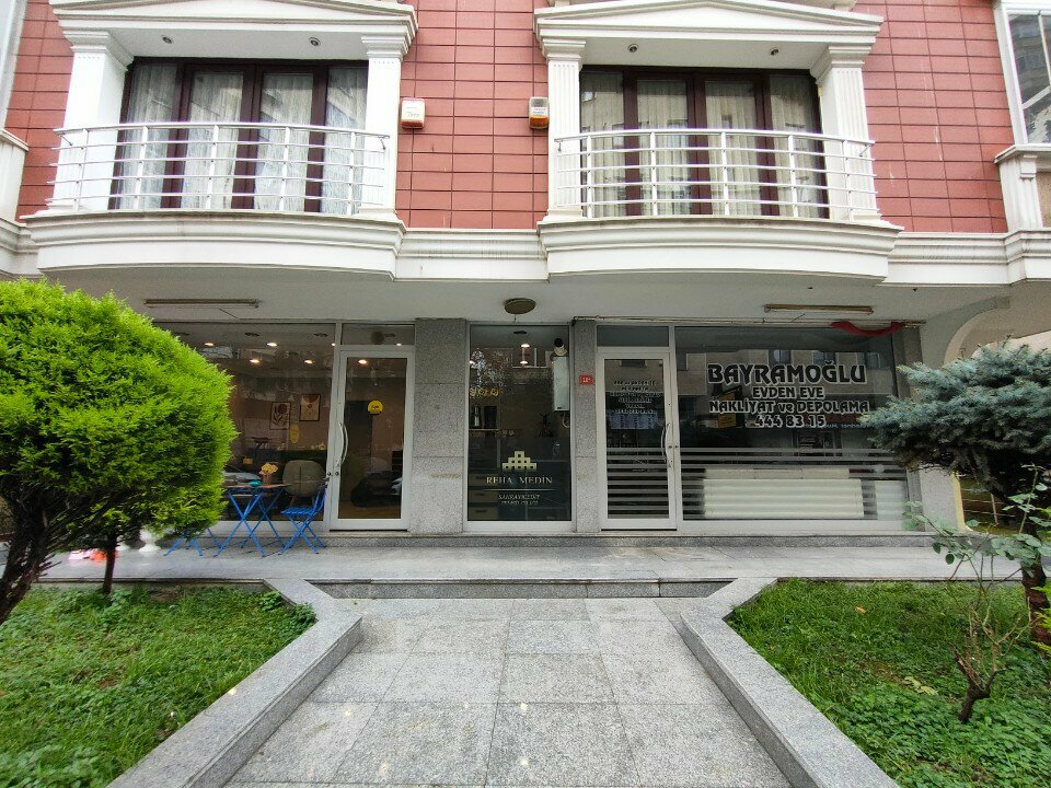 Emlak ofisi Reha Medin Emlak, İstanbul, foto