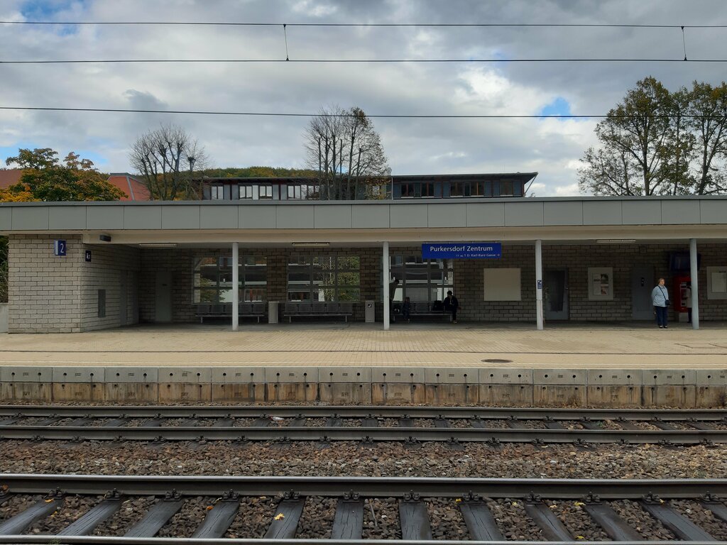 Tren istasyonu Purkersdorf-Zentrum, Aşağı Avusturya, foto