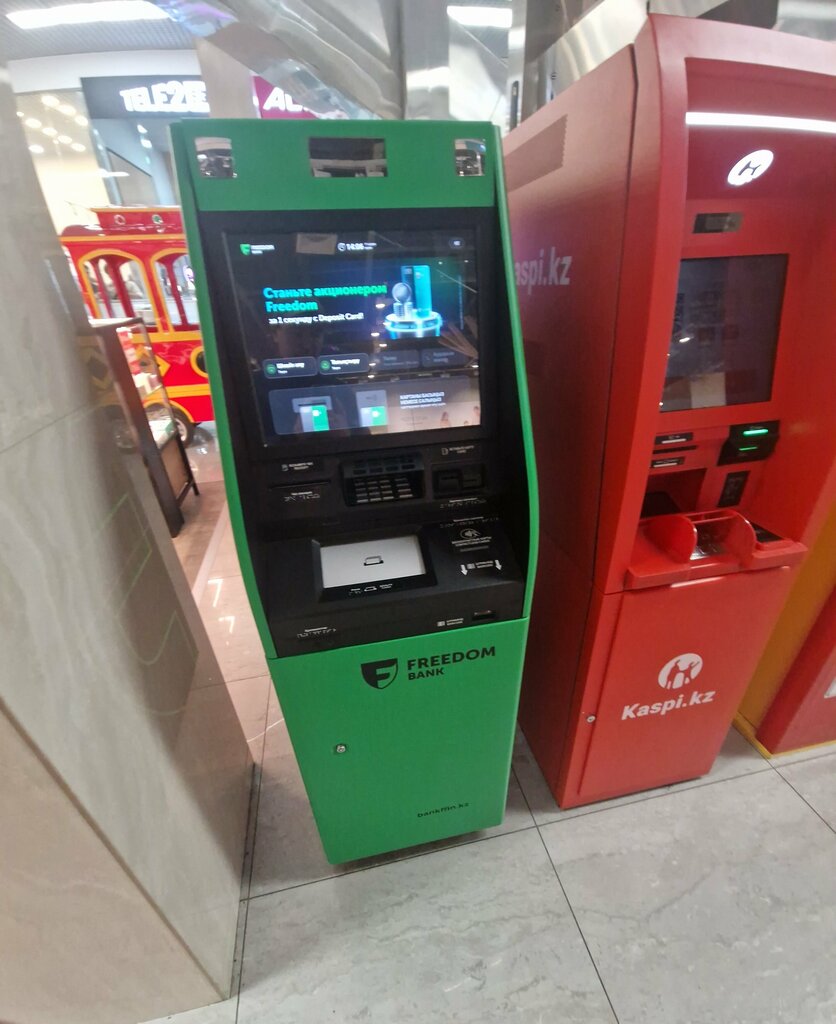 ATM'ler Freedom Bank, Öskemen (Ust‑Kamenogorsk), foto