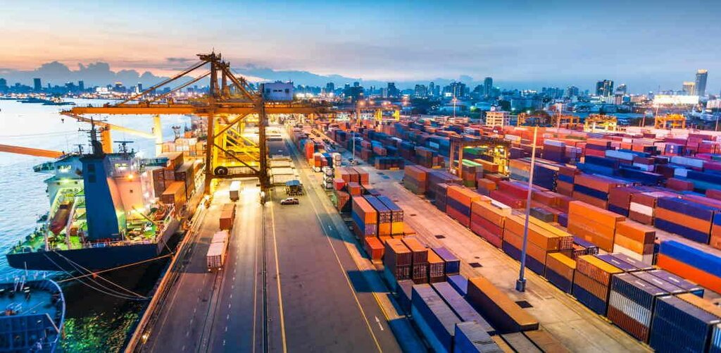 Deniz taşımacılığı Azka Shipping & Logistics, Dubai, foto