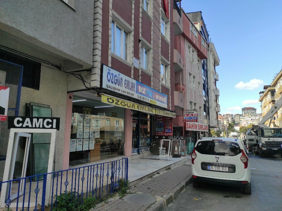 Emlak ofisi Özgür Emlak, İstanbul, foto
