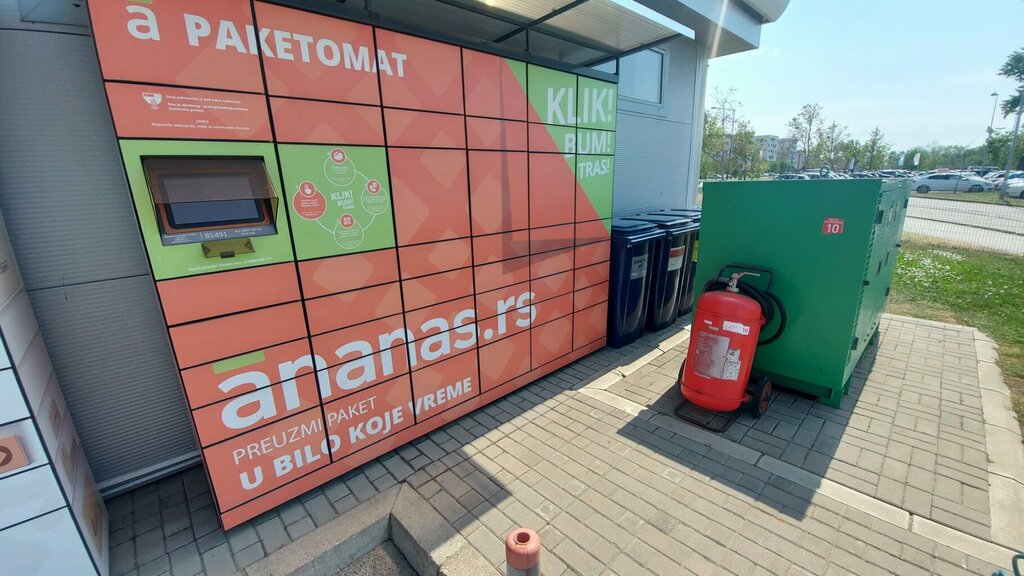 Parsel otomatı Ananas, Novi Sad, foto