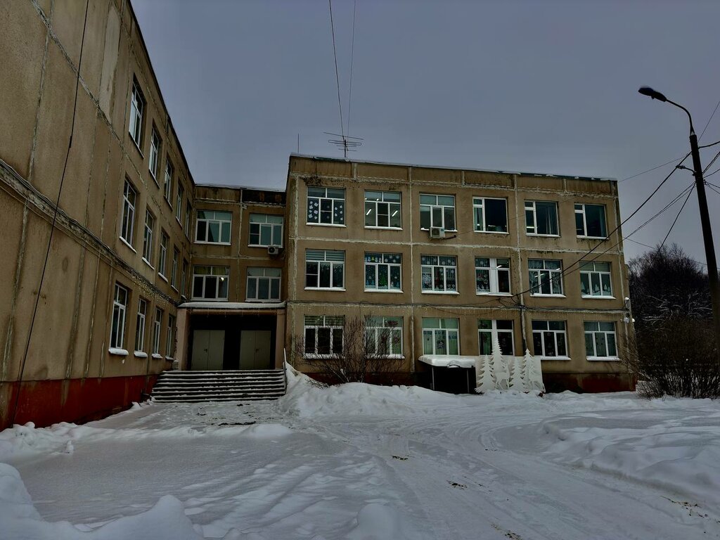 Ortaokul Burmakinskaya srednyaya obshcheobrazovatelnaya shkola № 1 Mou, Yaroslavskaya oblastı, foto