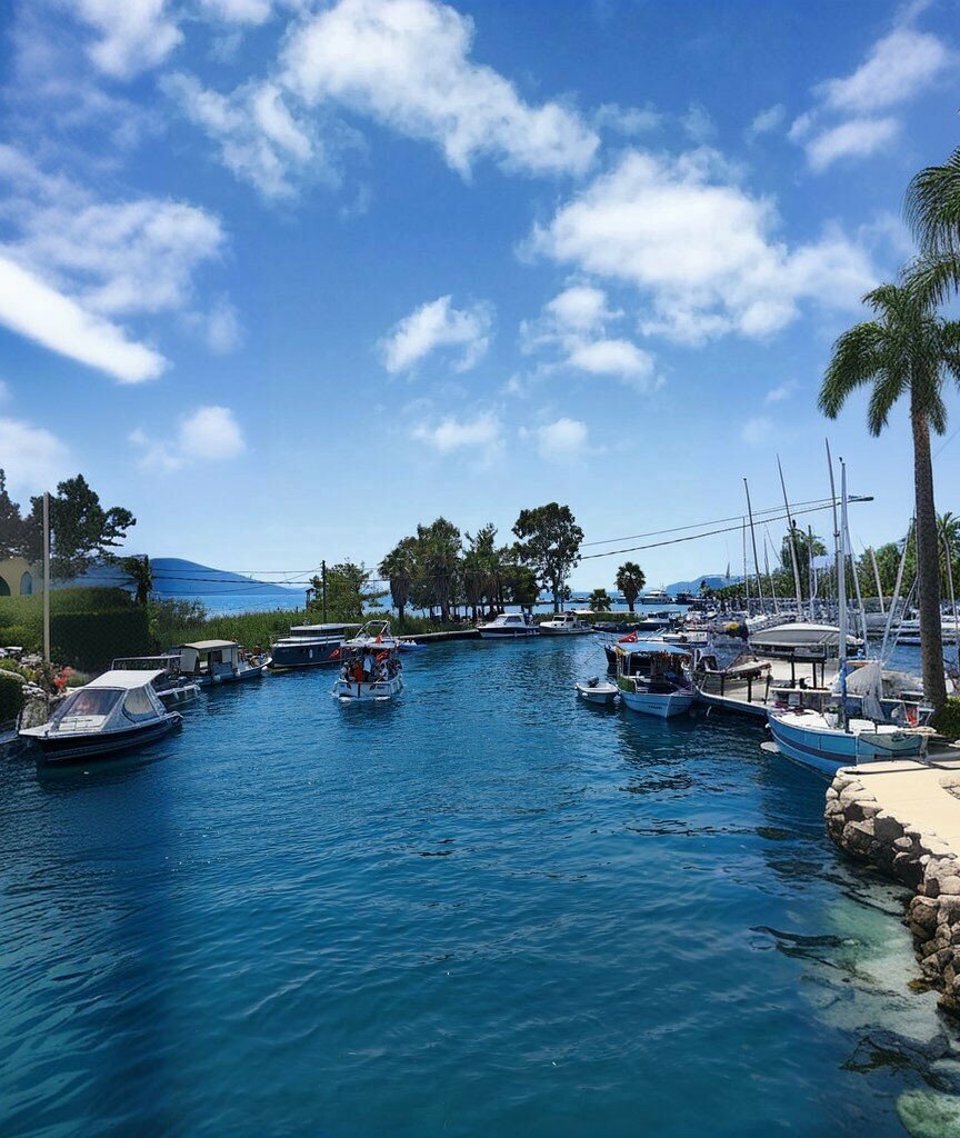 Bar The marine akyaka, Ula, foto