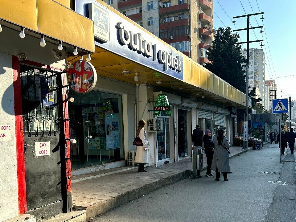 Eczaneler Buta, Bakü, foto