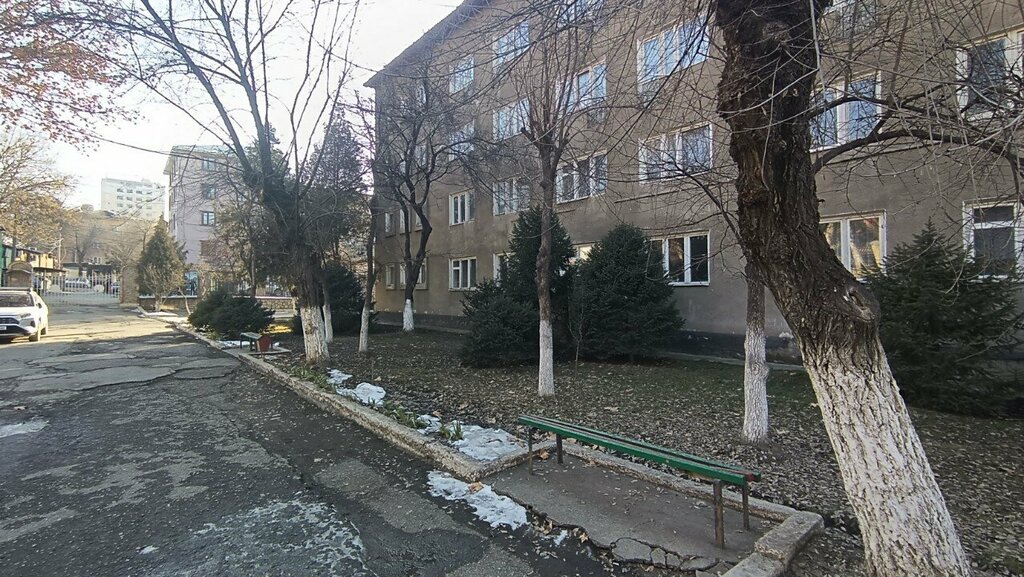 Meslek yüksekokulu OshKUU Osh Construction College, Osh, foto
