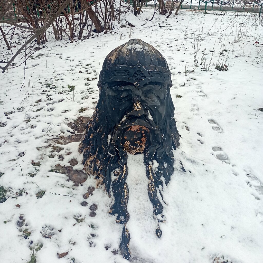 Park, sokak heykeli Богатырь-голова, Moskova, foto