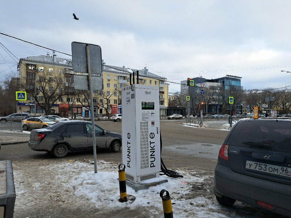 Elektrikli oto şarj istasyonları Punkt E, Yekaterinburg, foto