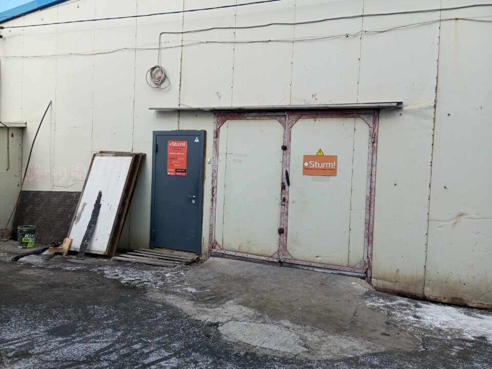 Elektrik ve benzinle çalışan aletler Sturm!, Vladivostok, foto