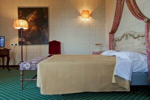 Relais Villa Pomela (Piedmont, Provincia di Alessandria, Novi Ligure, Via Serravalle, 65), otel  Piyemonte'den