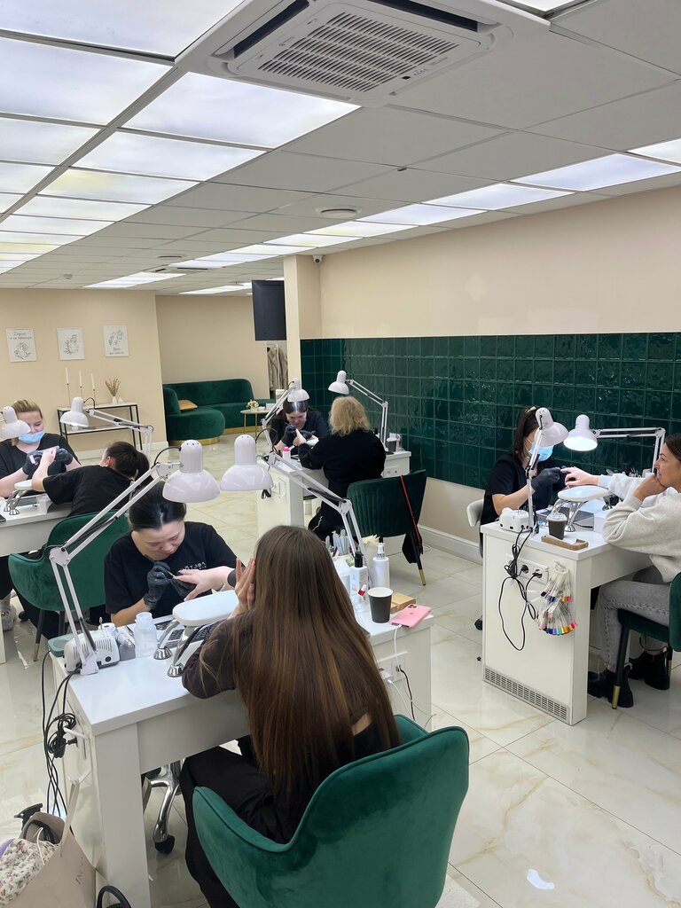 Kuaför meslek eğitimi Nails school Alena Kotova, Moskova, foto
