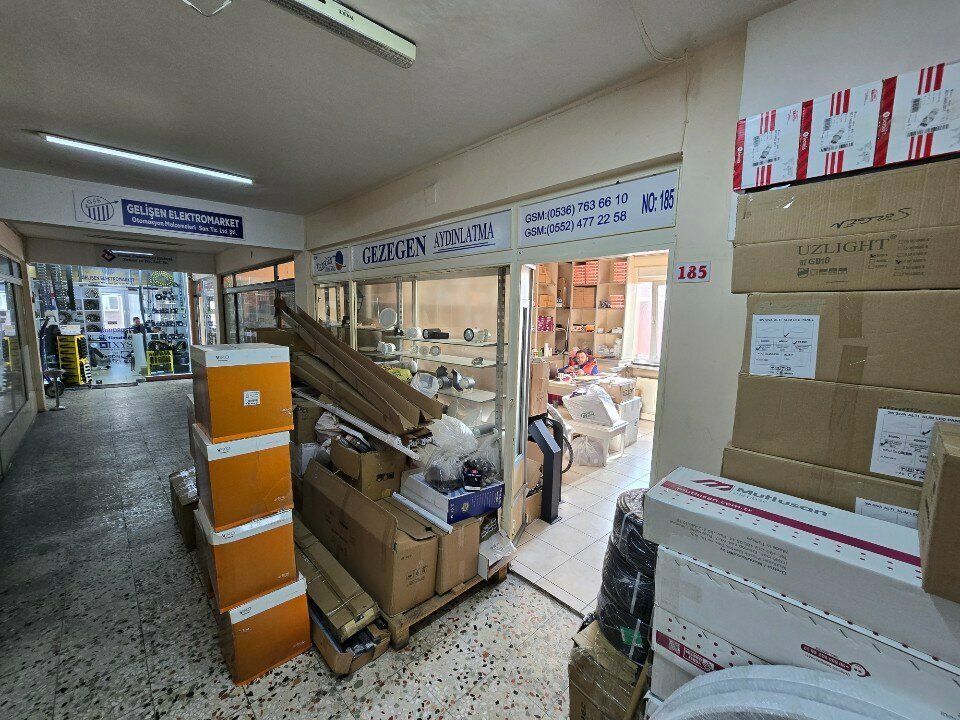 Lamba ve avize mağazaları Gezegen Aydınlatma, İstanbul, foto