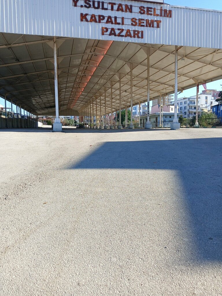 Gıda pazarı Yavuz Sultan Selim Kapalı Semt Pazarı, Adana, foto