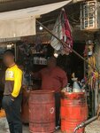 Bismillah oil change shop (Province of Punjab, Lahore, Mozang Road), express yağ değişim noktası  Lahor'dan