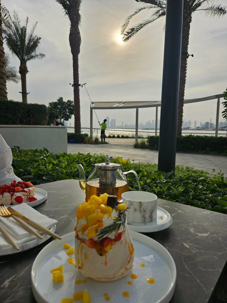 Pasta, şekerleme ve tatlı Pavlova, Dubai, foto