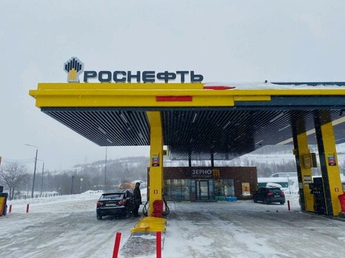 Benzin istasyonu Rosneft, Murmansk, foto