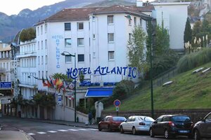 Hôtel Atlantic (Occitanie, Hautes-Pyrénées, Arrondissement d'Argelès-Gazost, Lourdes, Boulevard de la Grotte), otel  Lourdes'dan